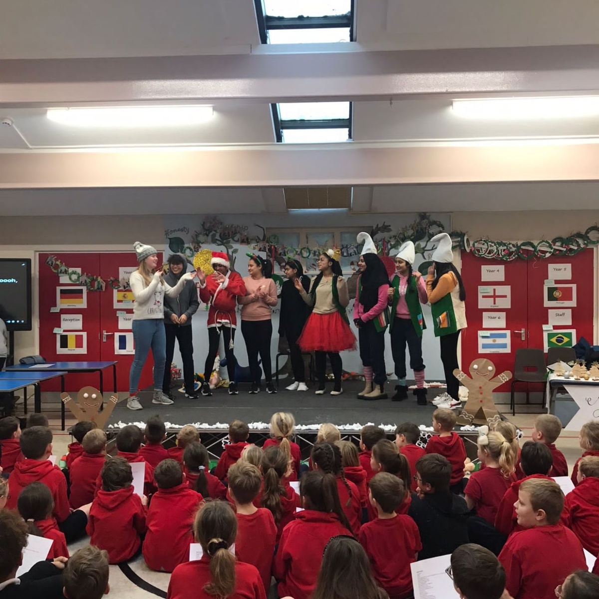 She's Behind You! - Leicester High School for Girls